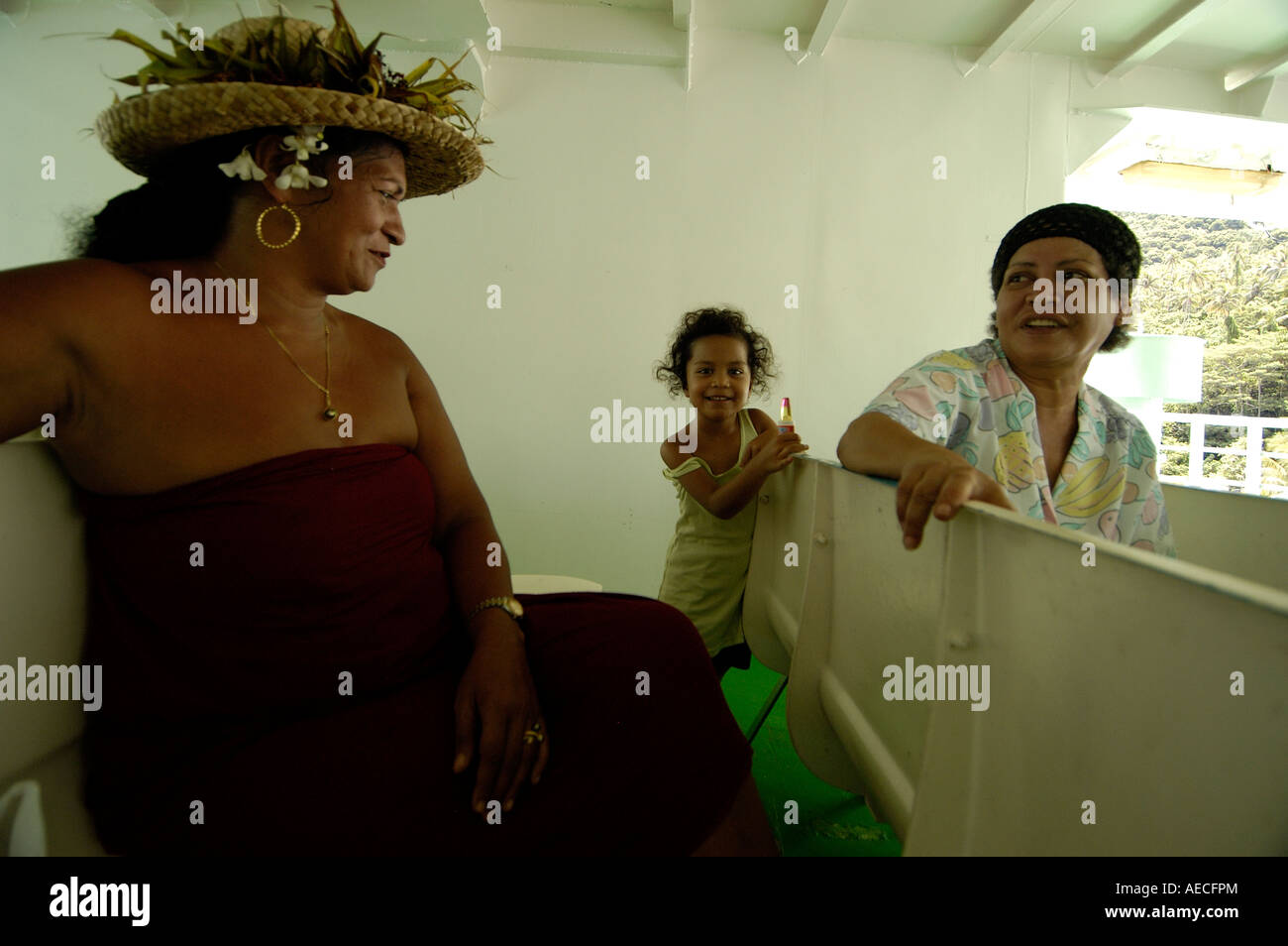Tahitian girl moorea french polynesia hi-res stock photography and ...