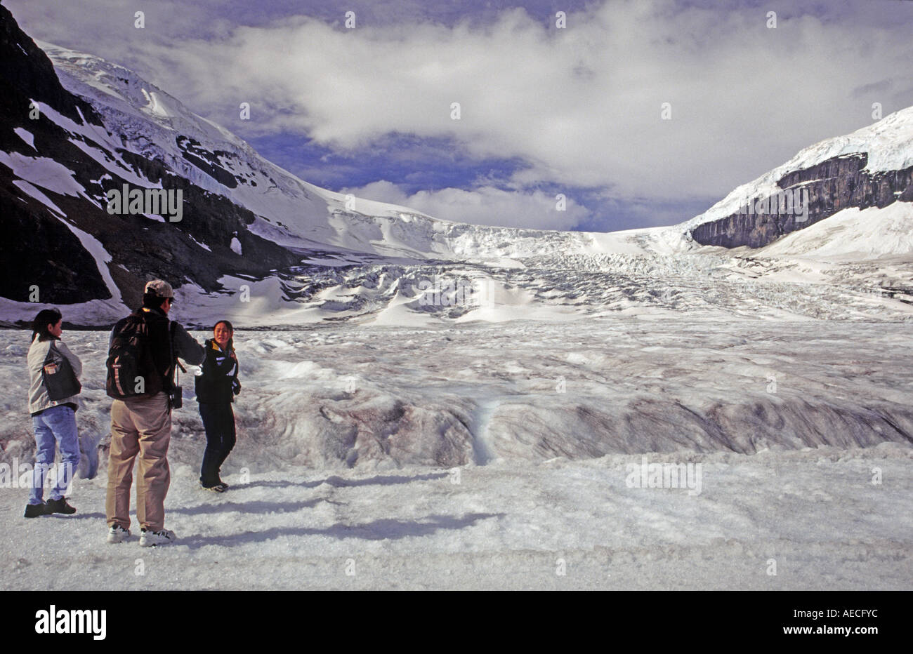 Athabasca glacier snow coach tour hi-res stock photography and images ...