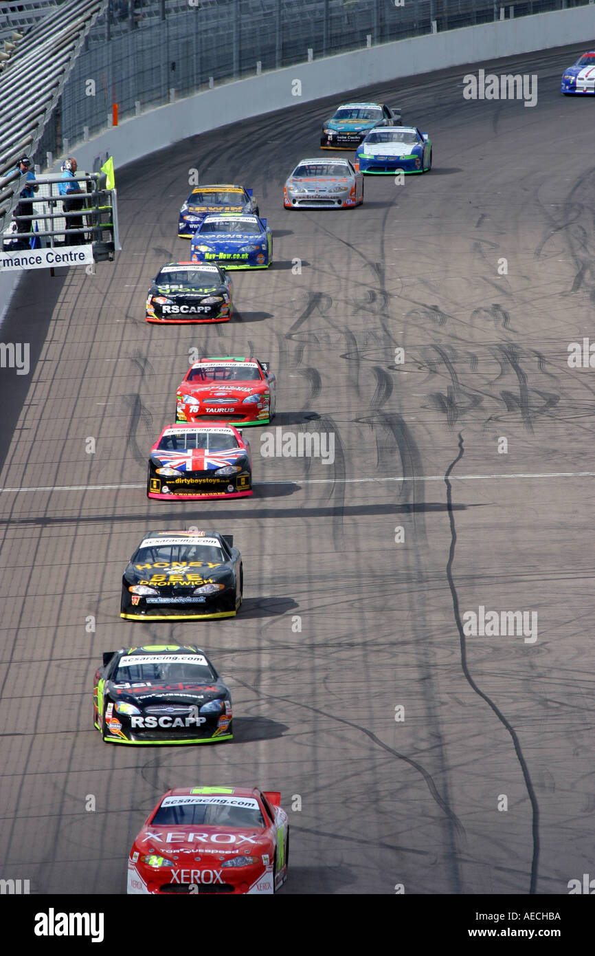 Cars racing on circuit nascar hi-res stock photography and images - Alamy