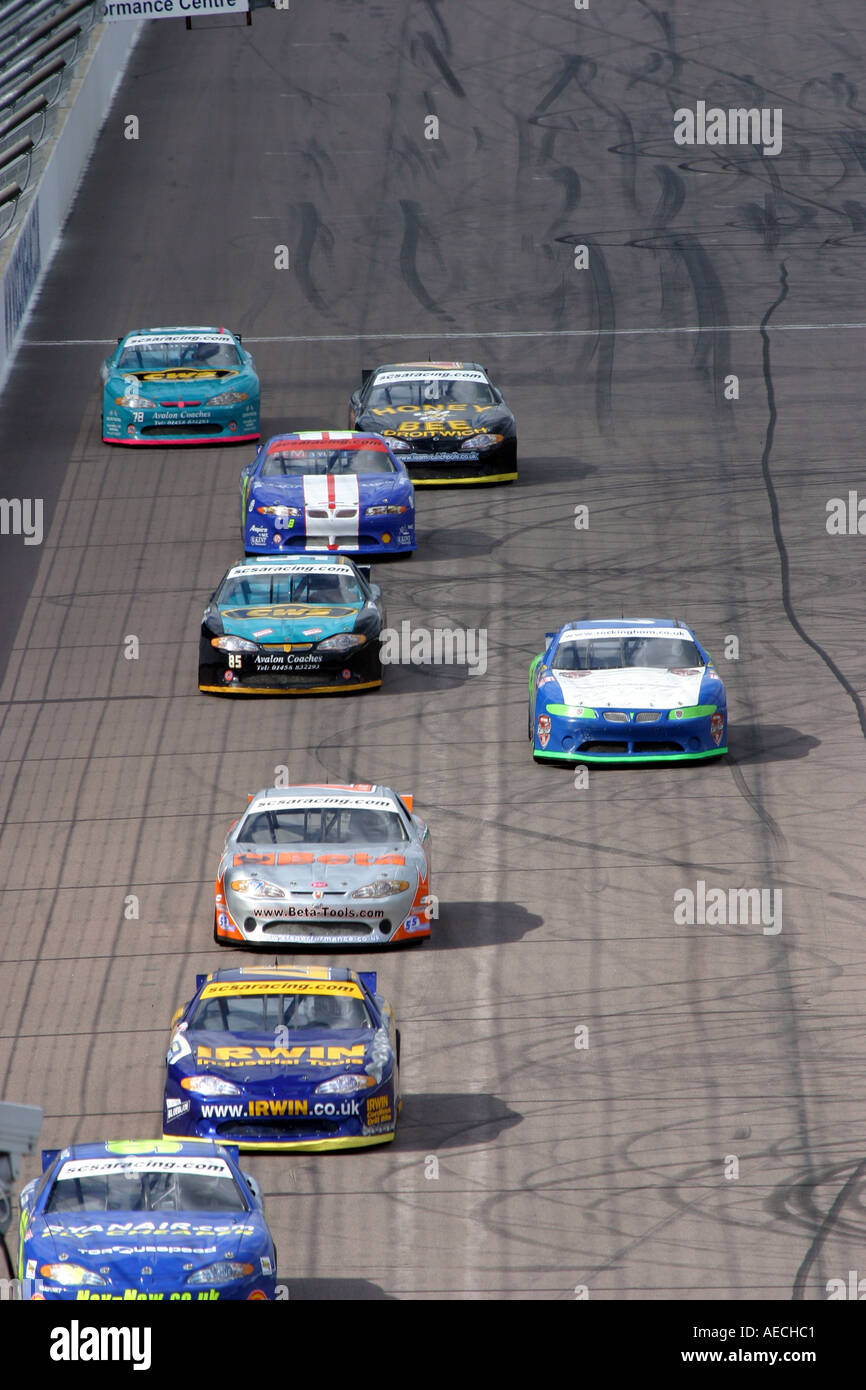Cars racing on circuit nascar hi-res stock photography and images - Alamy
