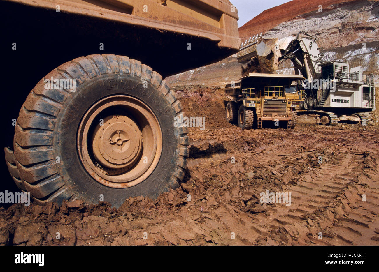 Mining rigs hi-res stock photography and images - Alamy