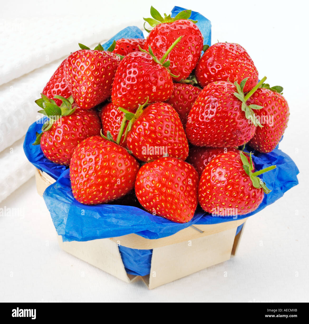PUNNET OF FRESH STRAWBERRIES Stock Photo - Alamy