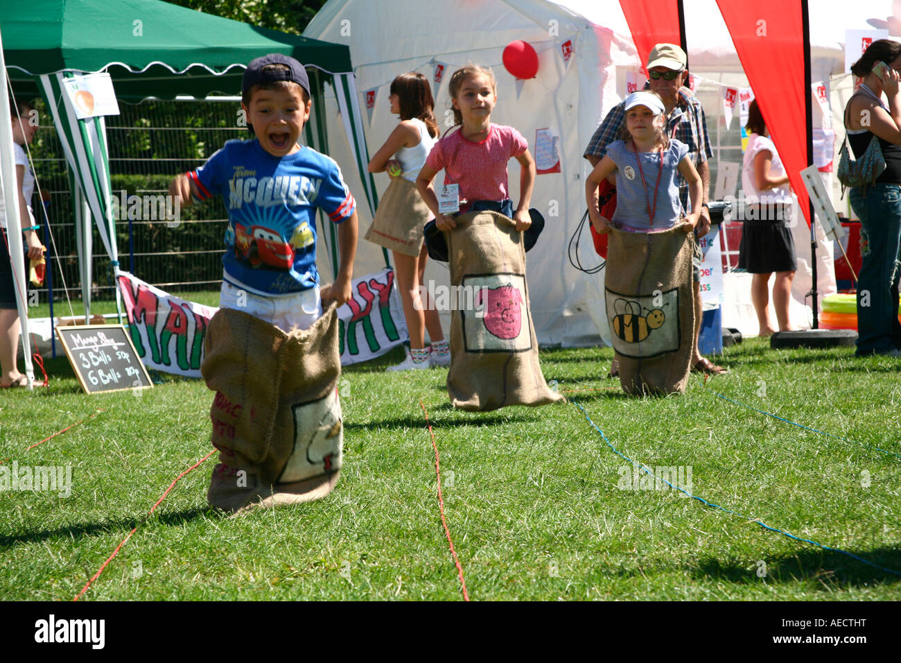 Sack race hi-res stock photography and images - Alamy