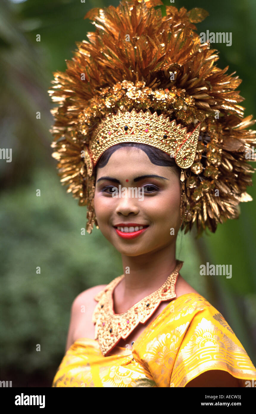 Bali, Woman in Balinese Costumeay Stock Photo - Alamy