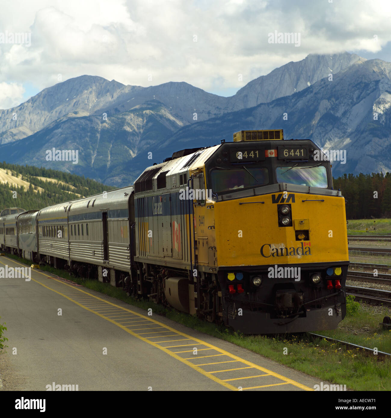 Canada via rail jasper hi-res stock photography and images - Alamy