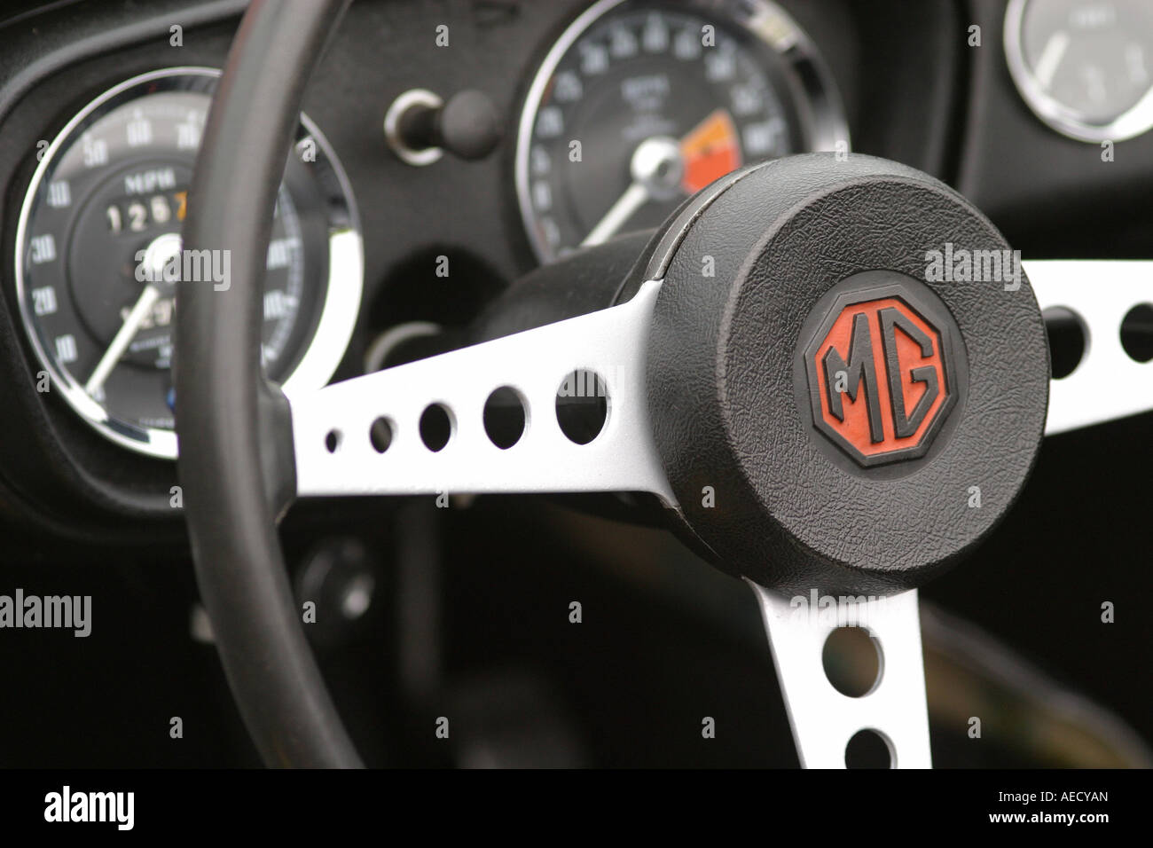 MG roadster MGB steering wheel and dash Stock Photo - Alamy
