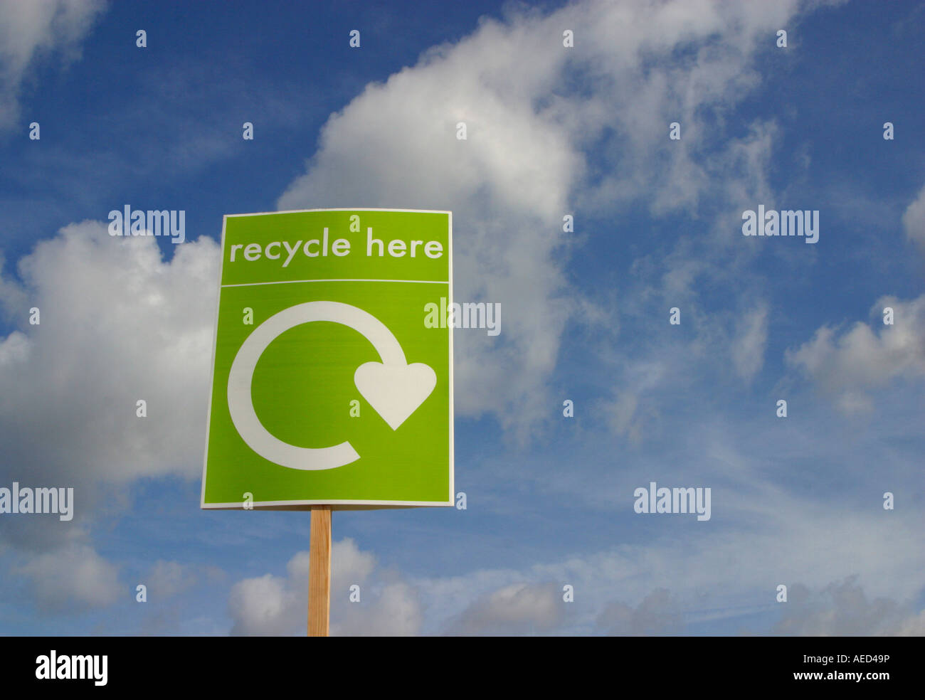 Recycle here sign Stock Photo - Alamy