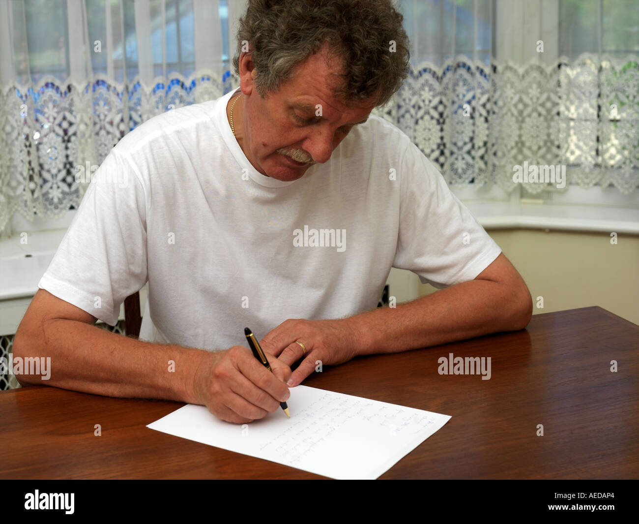 Handwriting paper hi-res stock photography and images - Alamy