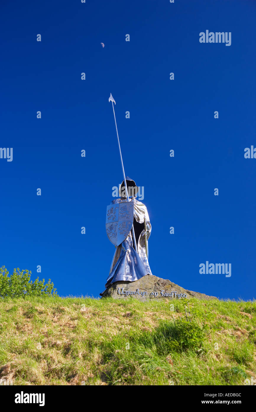 Llewelyn ap Gruffydd Statue, Llandovery Castle, Carmarthenshire, West ...