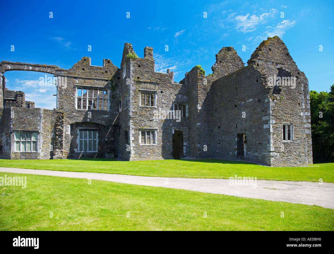 Neath abbey ruins neath south hi-res stock photography and images - Alamy