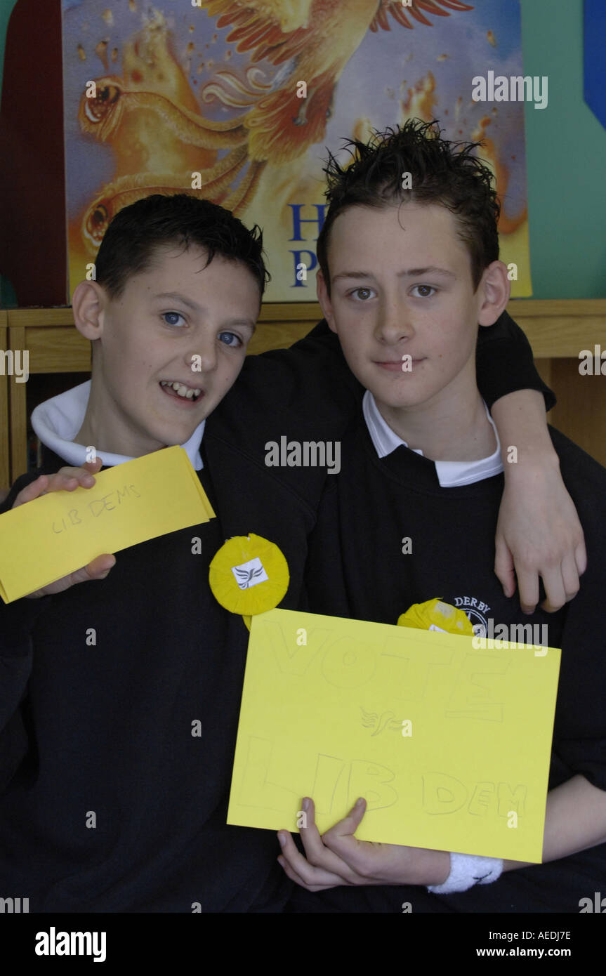 Kids voting booth hi-res stock photography and images - Alamy