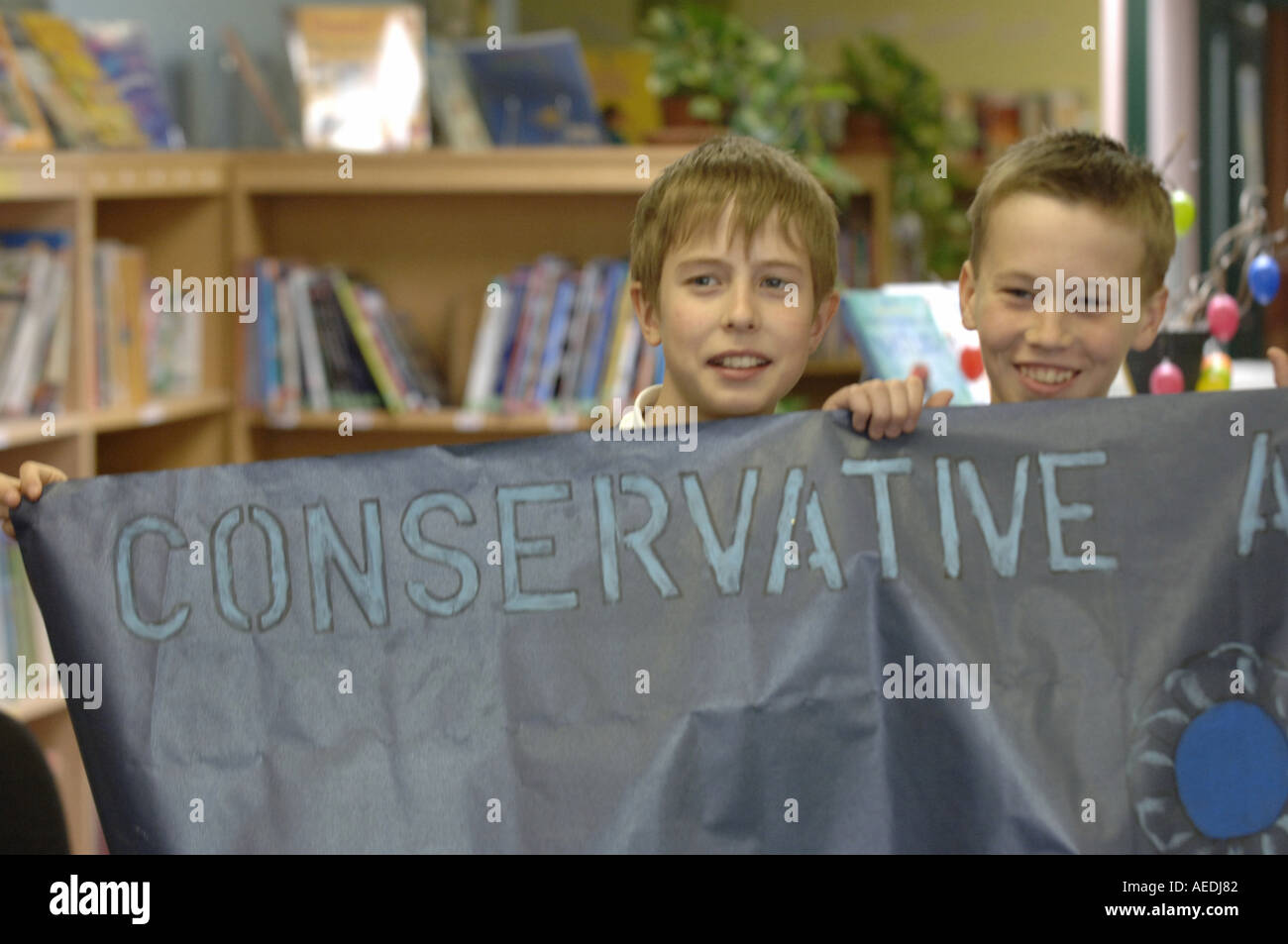 Kids voting booth hi-res stock photography and images - Alamy