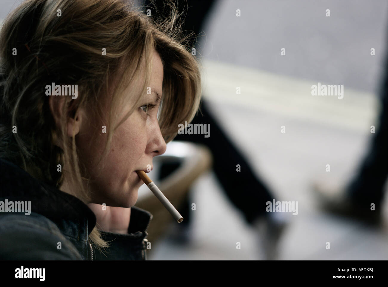 Woman smoking and talking on a phone Stock Photo - Alamy