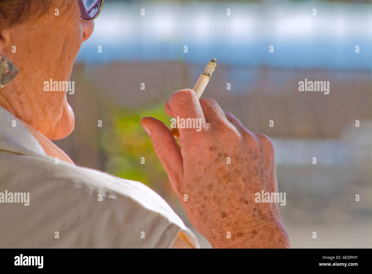 Close up senior woman smoking with age spots on hand Stock Photo - Alamy