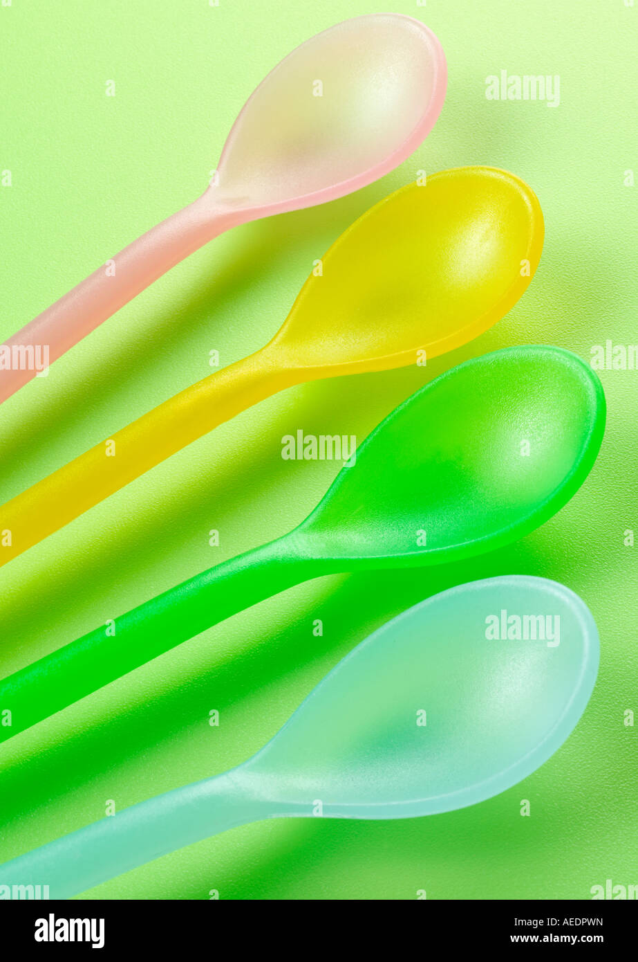 Coloured plastic spoons hi-res stock photography and images - Alamy