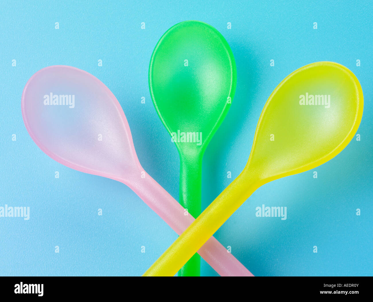 Coloured plastic spoons hi-res stock photography and images - Alamy