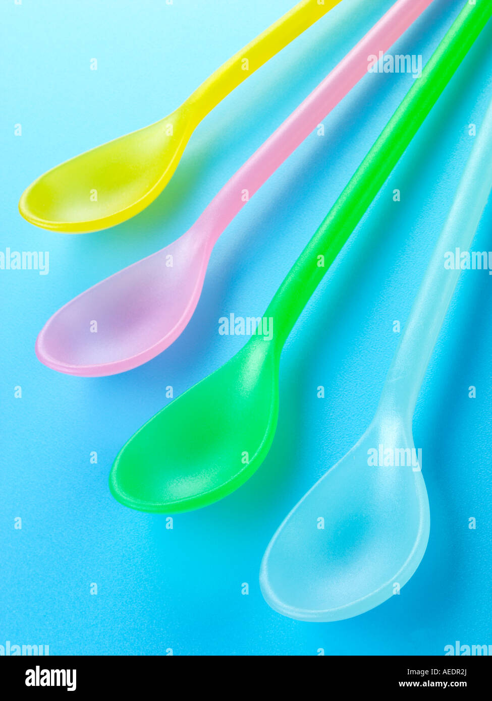 Coloured plastic spoons hi-res stock photography and images - Alamy