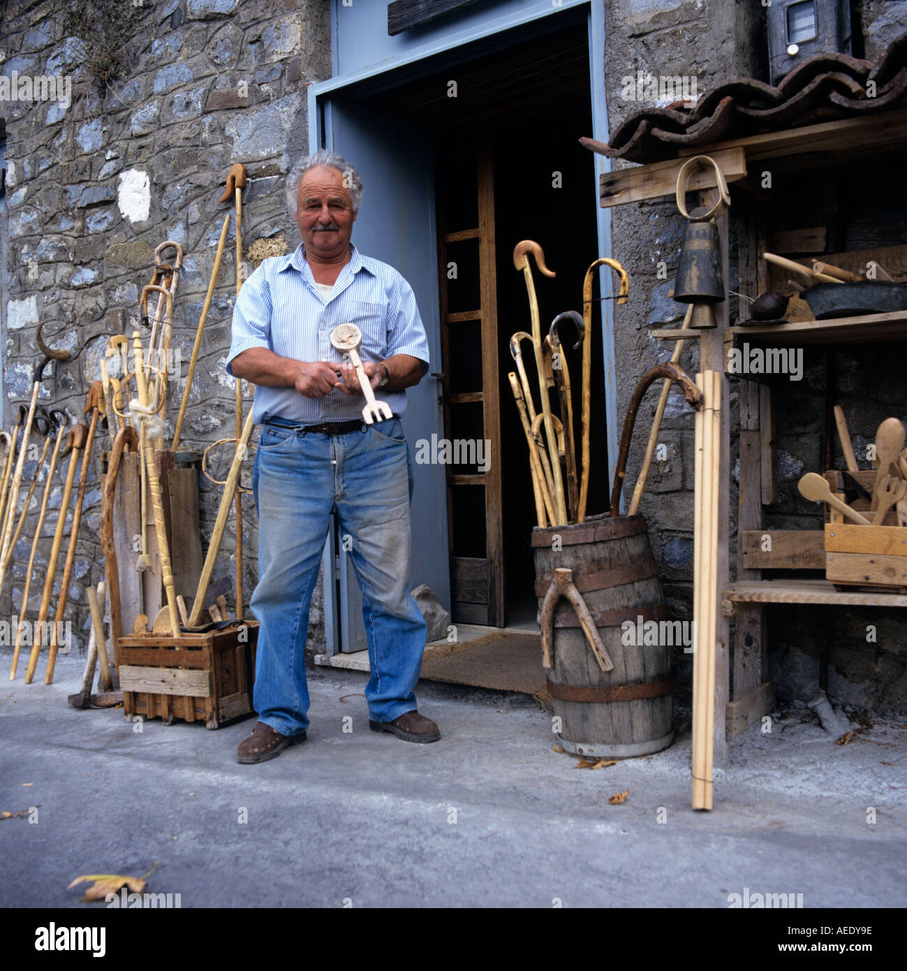 Woodcarver shop hi-res stock photography and images - Alamy