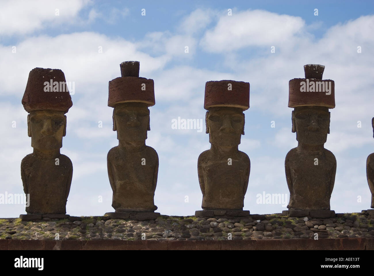 Moai standing on a beach hi-res stock photography and images - Alamy