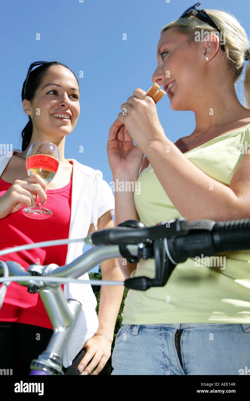 Young Women Eating Lunch Model Released Stock Photo - Alamy