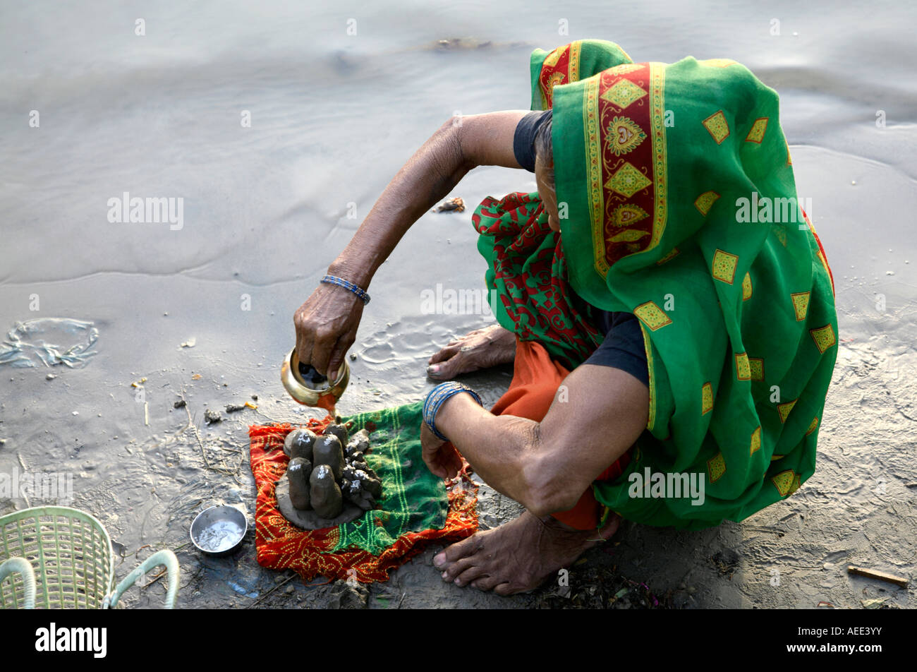 Woman performing ritual puja ceremony hi-res stock photography and ...