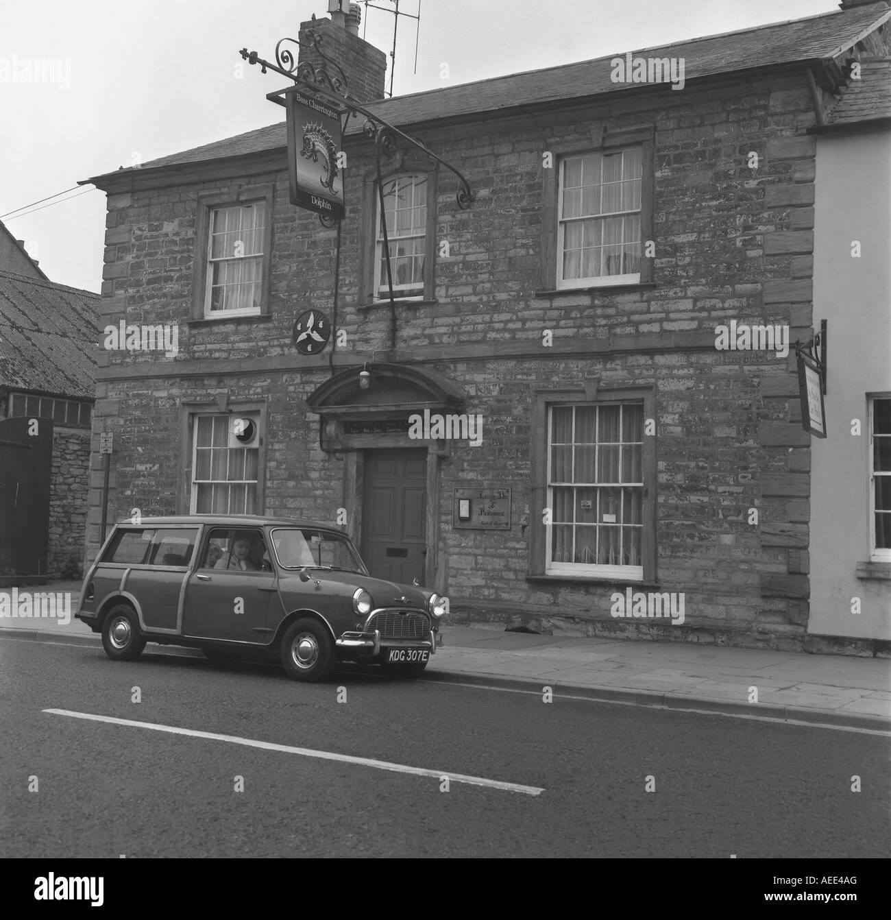 Dolphin square 1971 hi-res stock photography and images - Alamy