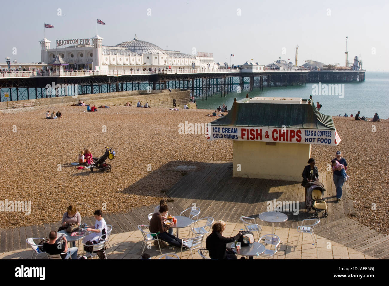 Crowded beach brighton east sussex hi-res stock photography and images ...