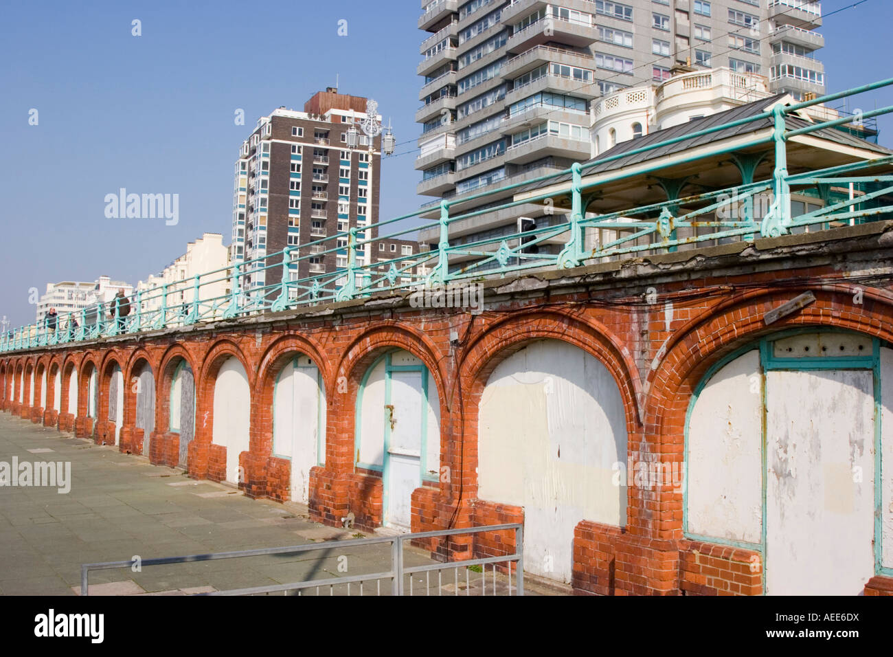 Arches on the seafront in Brighton East Sussex Stock Photo - Alamy