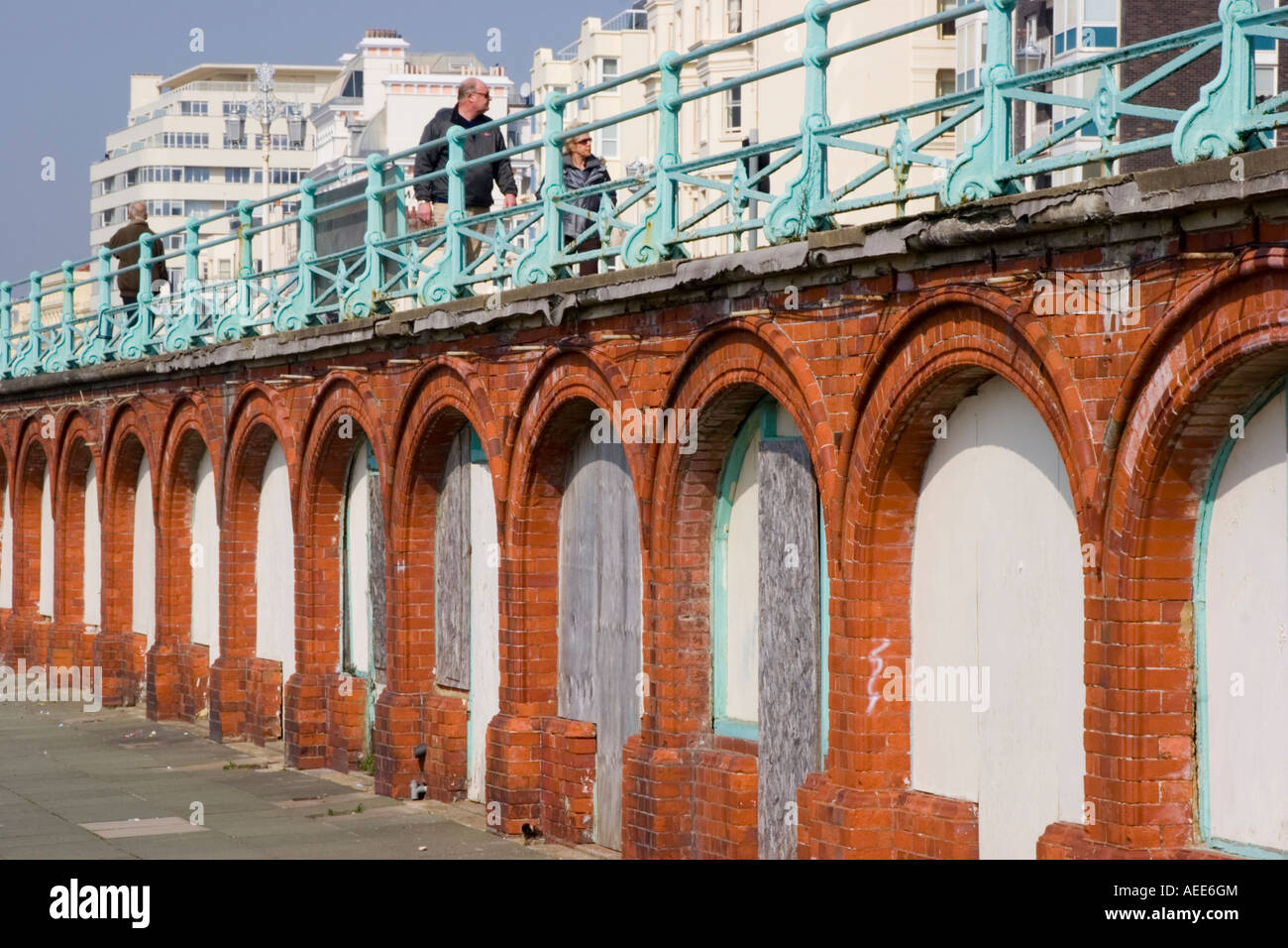 Arches on the seafront in Brighton East Sussex Stock Photo - Alamy