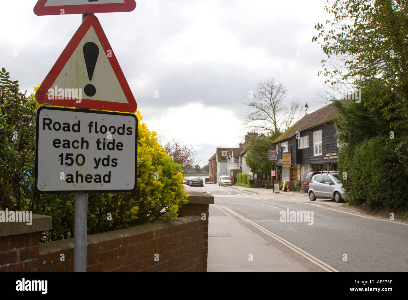 Road liable flooding warning sign hi-res stock photography and images ...