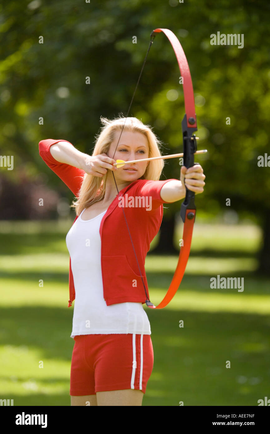 Medieval huntress hi-res stock photography and images - Alamy