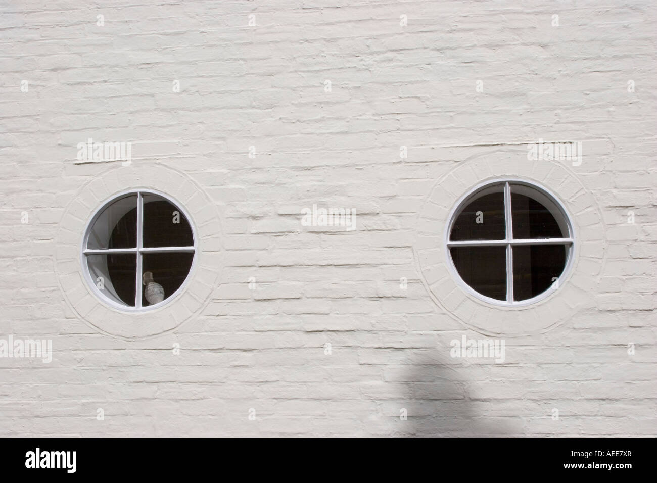 Round windows hi-res stock photography and images - Alamy