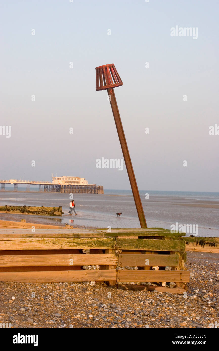 Worthing beach and pier Stock Photo - Alamy