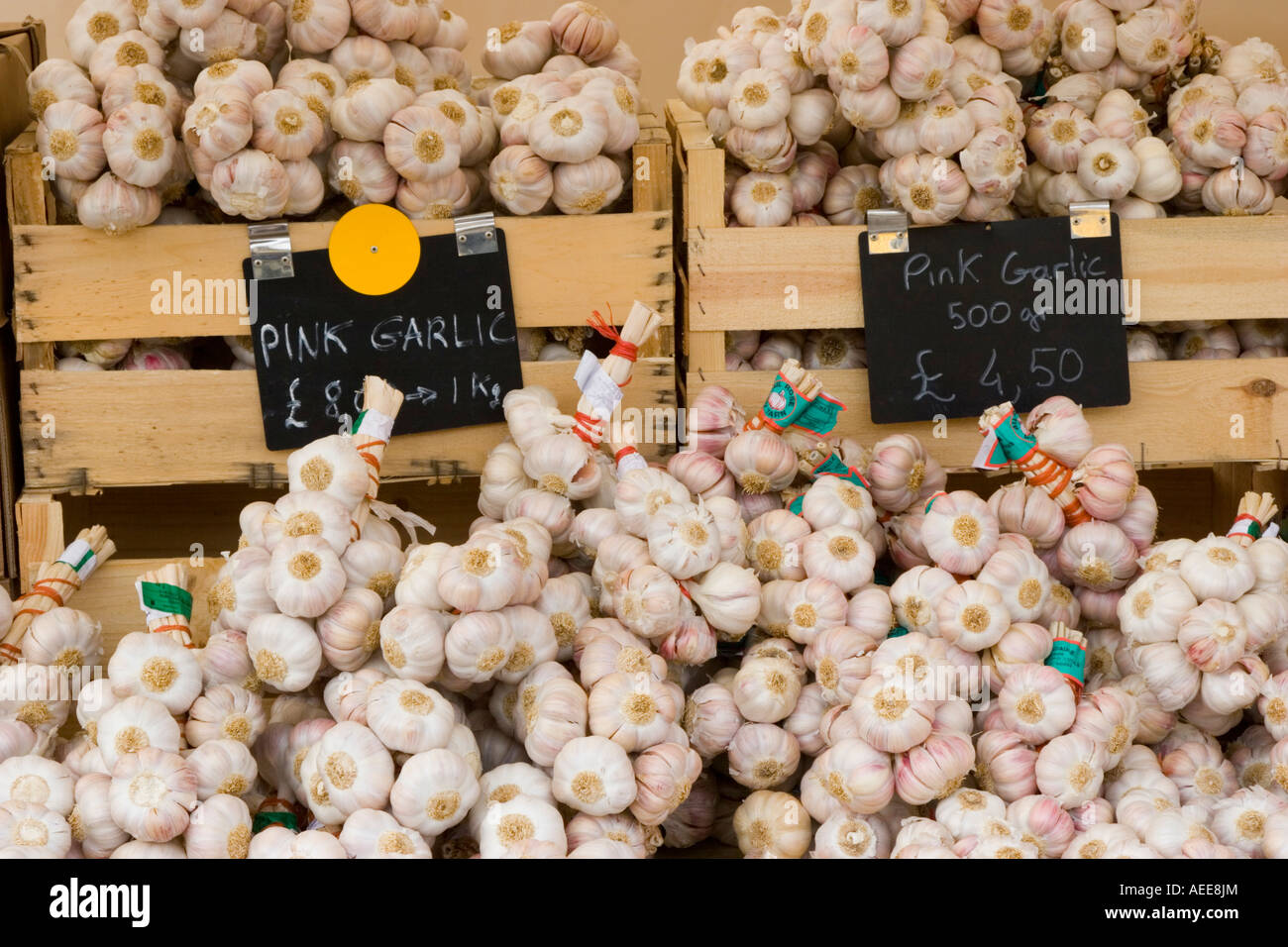 Garlic at a French farmers market Stock Photo - Alamy