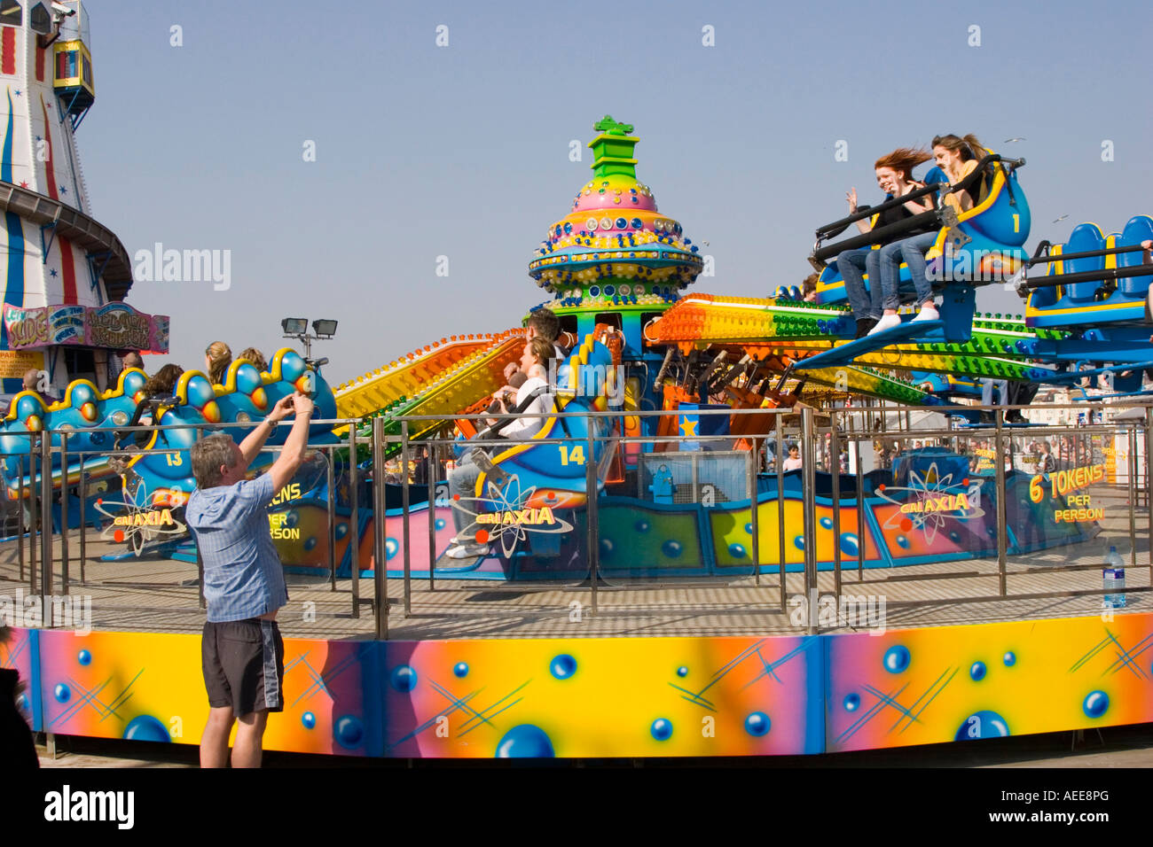 Octopus fairground ride hi-res stock photography and images - Alamy