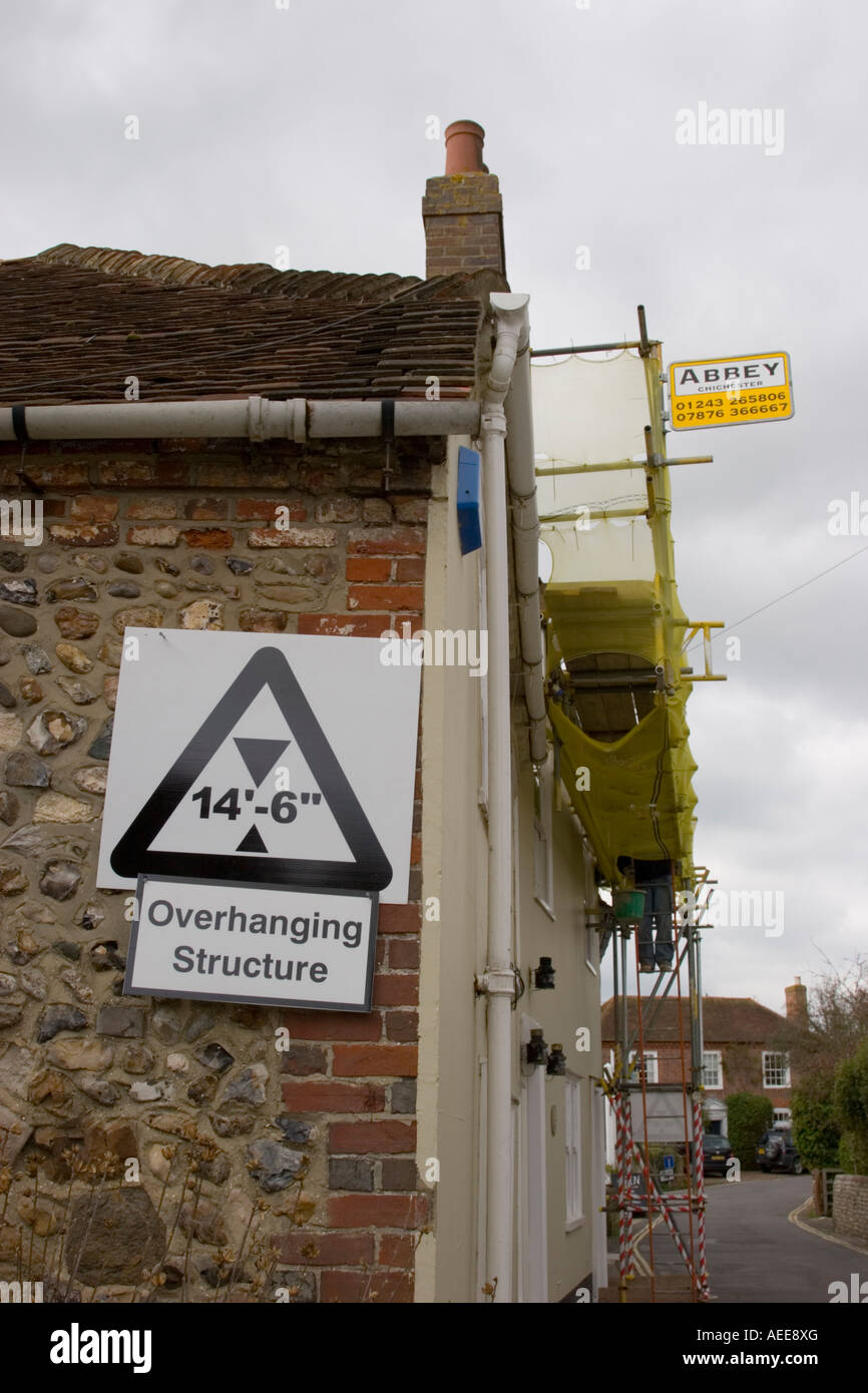 Overhanging building sign hi-res stock photography and images - Alamy