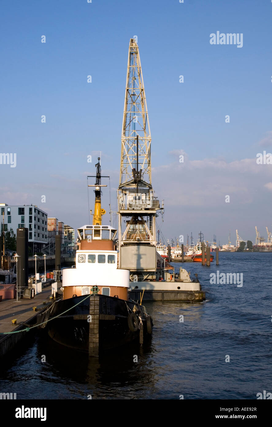 Tug crane hi-res stock photography and images - Alamy
