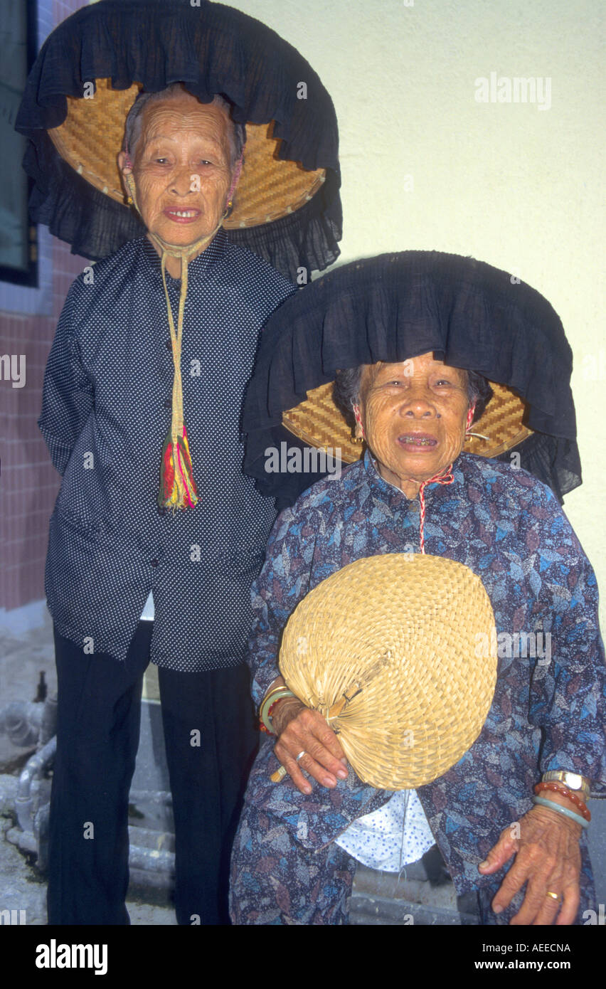 Hakka women wearing their traditional Hats Stock Photo - Alamy