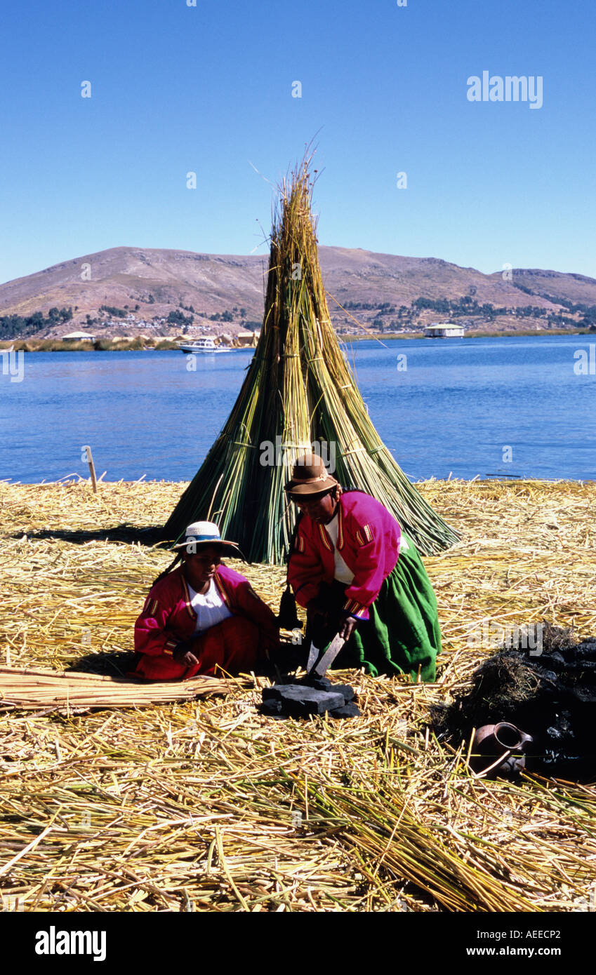 Uros tribe hi-res stock photography and images - Alamy