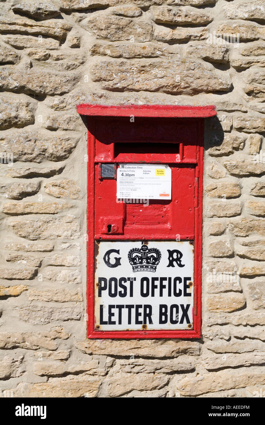 GR letter box let into the wall of a stone cottage in the Cotswold ...