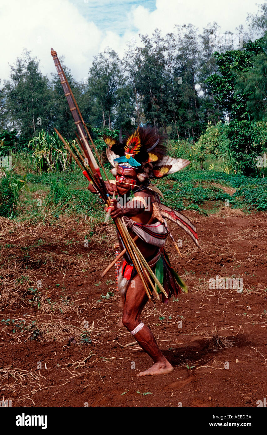 Huli wigman archer Tari Huli Highlands Papua New Guinea Stock Photo - Alamy