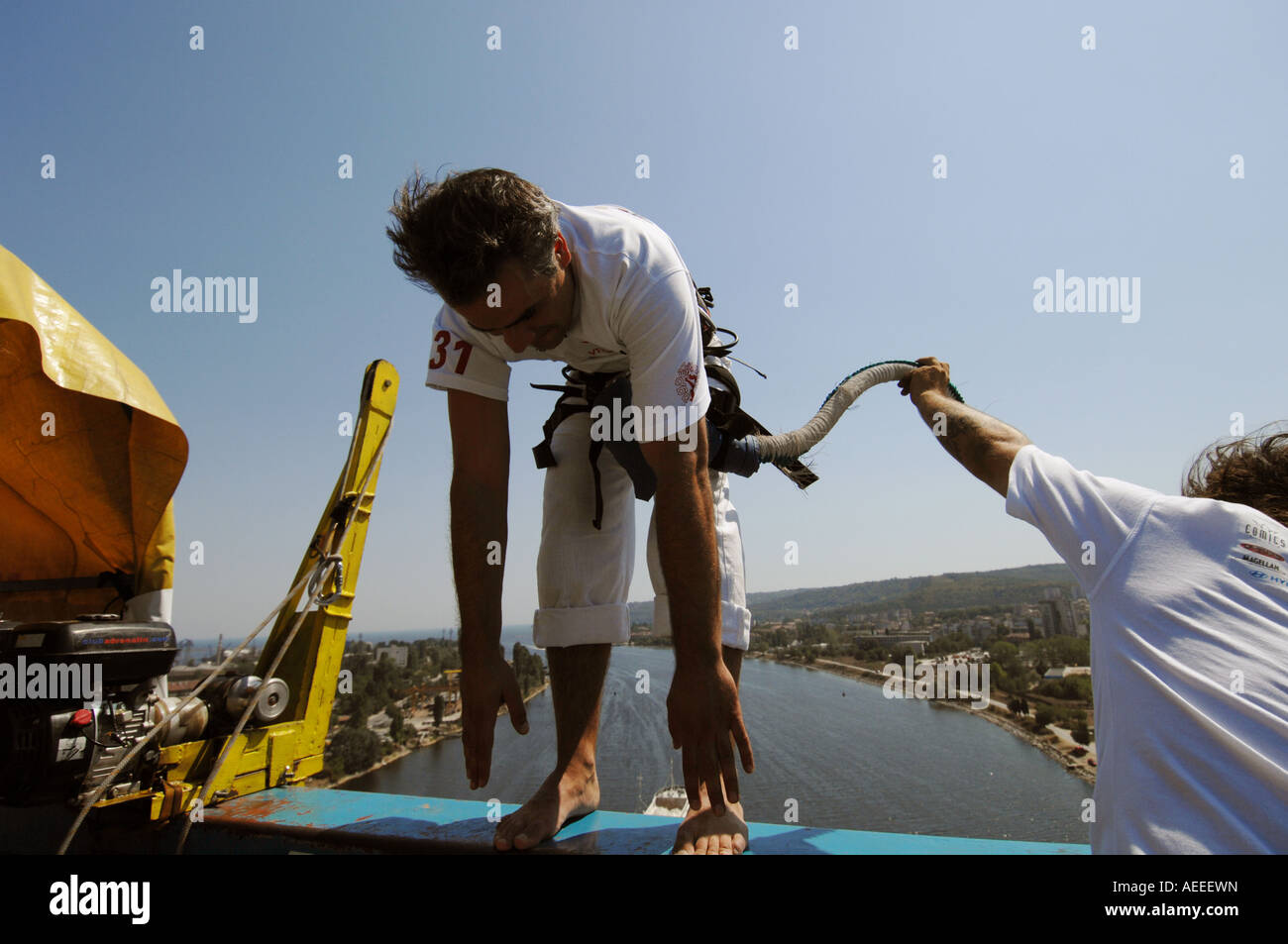 Persona bungee jumping hi-res stock photography and images - Alamy