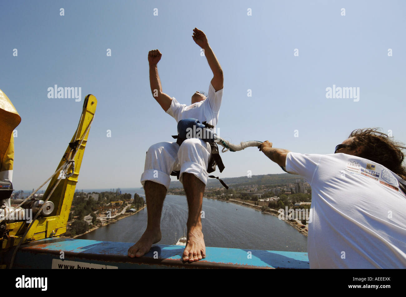 Persona bungee jumping hi-res stock photography and images - Alamy