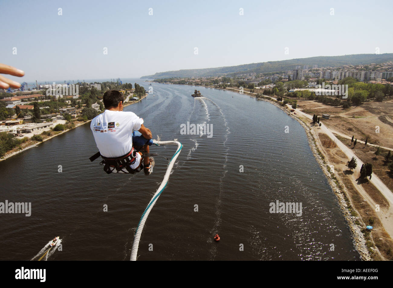 Persona bungee jumping hi-res stock photography and images - Alamy