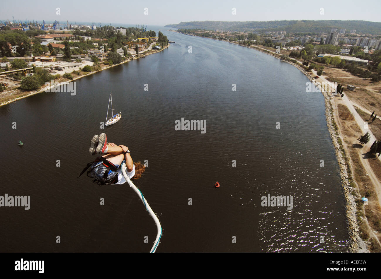 Persona bungee jumping hi-res stock photography and images - Alamy