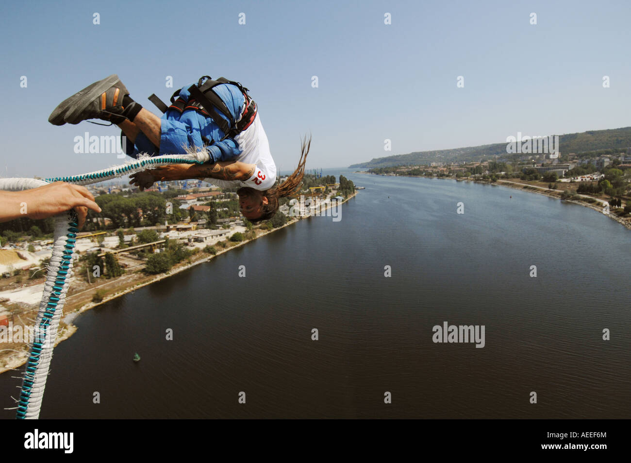 Persona bungee jumping hi-res stock photography and images - Alamy