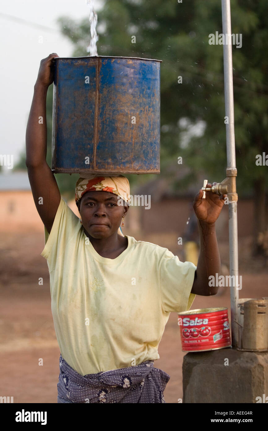 Tap to fill bucket hi-res stock photography and images - Alamy