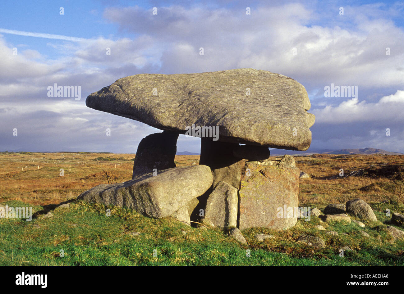 Iron age mound ireland hi-res stock photography and images - Alamy
