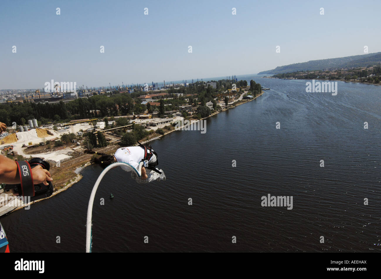 Persona bungee jumping hi-res stock photography and images - Alamy