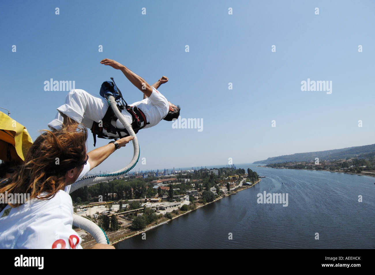 Persona bungee jumping hi-res stock photography and images - Alamy